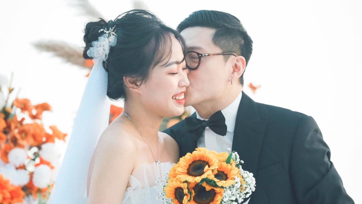 Đám cưới BLV Hoàng Sơn (Liên Quân Mobile): Khung cảnh lãng mạn dưới ánh hoàng hôn, đẹp tựa cổ tích